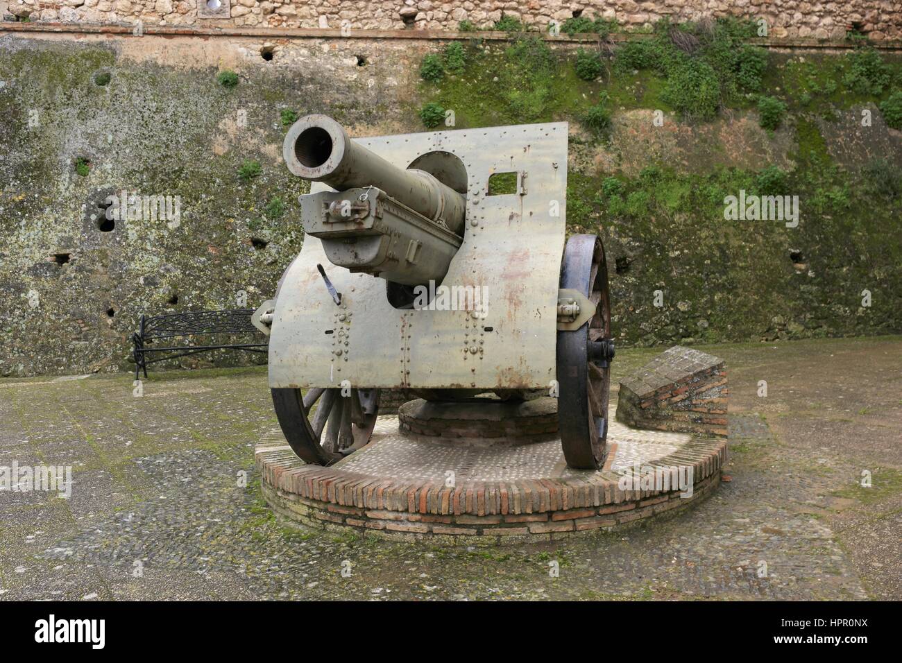 Heavy artillery hi-res stock photography and images - Alamy
