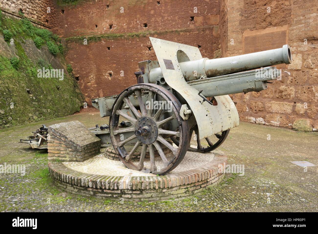 Heavy artillery hi-res stock photography and images - Alamy