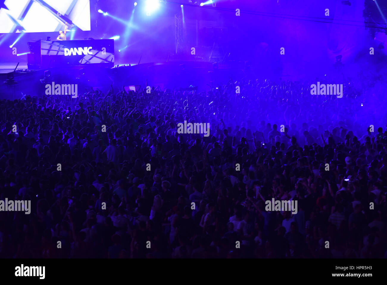 Concert front view stage crowd hi-res stock photography and images - Alamy