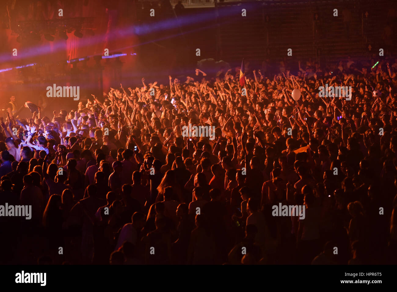 Concert front view stage crowd hi-res stock photography and images - Alamy