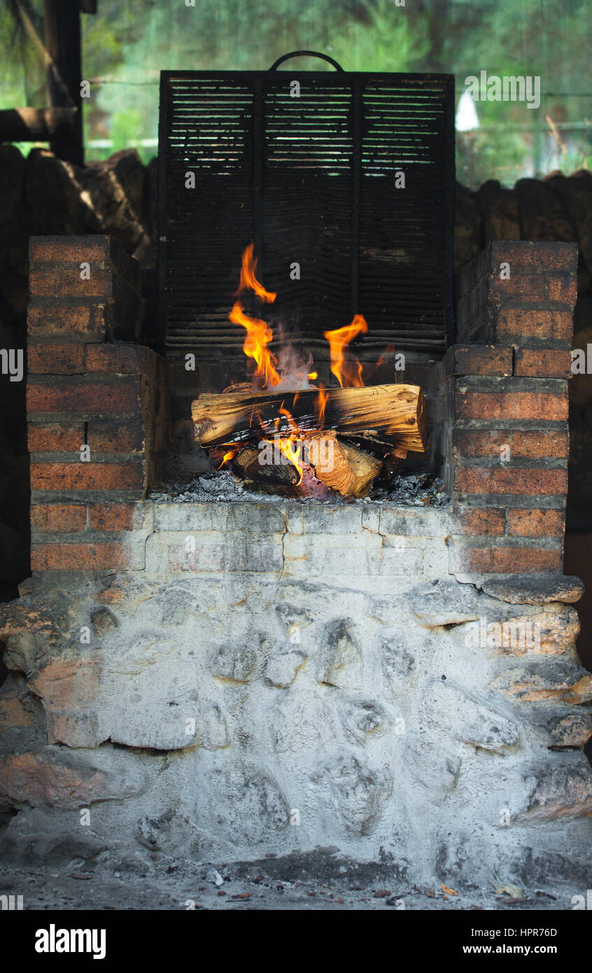Empty grill hi-res stock photography and images - Alamy