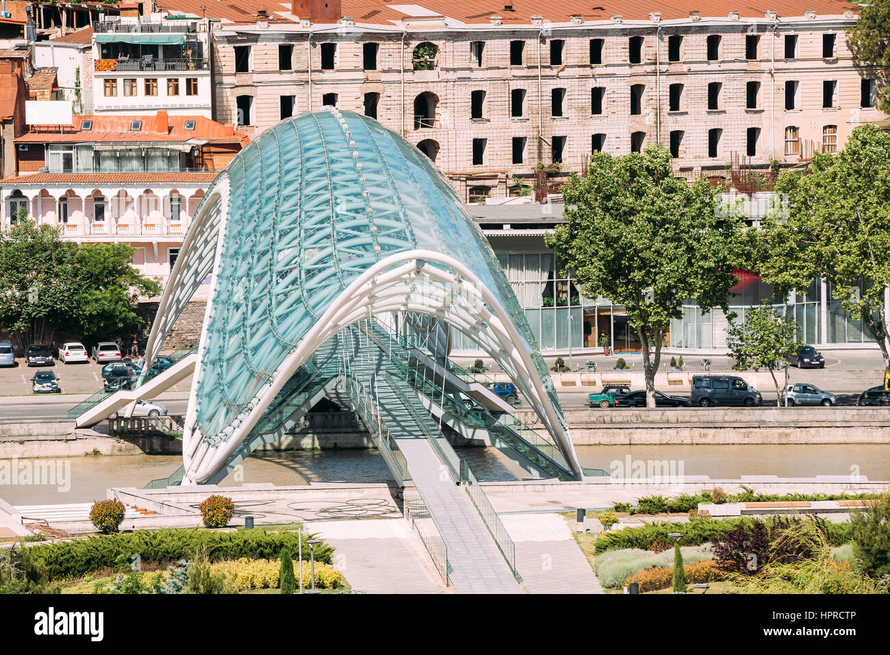 Bow shaped bridge hi-res stock photography and images - Alamy