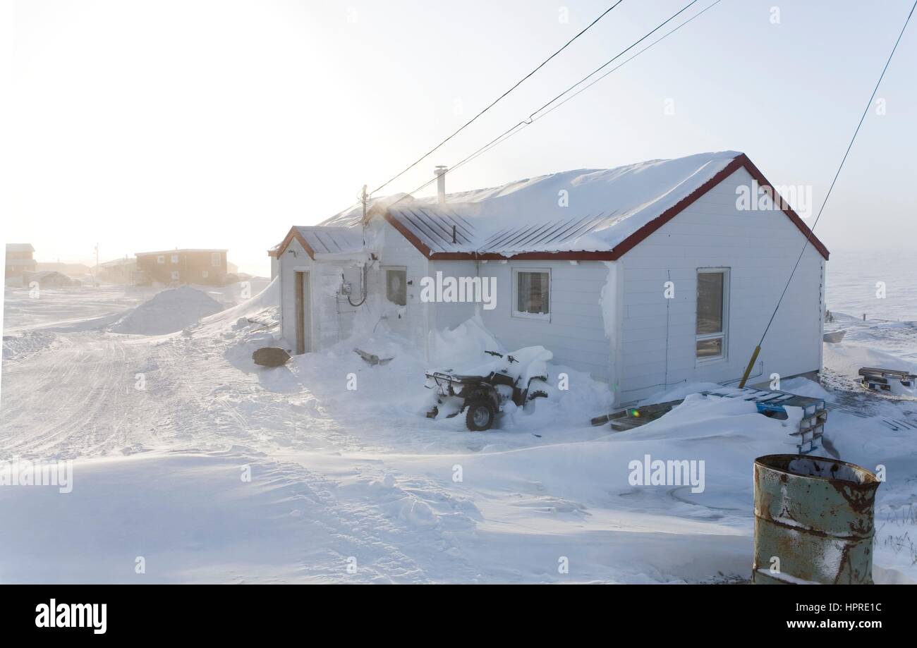 Inuits canada house hi-res stock photography and images - Alamy