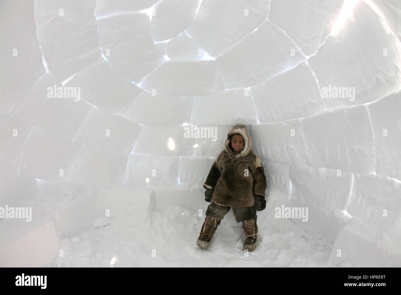 Inuits igloo hi-res stock photography and images - Alamy