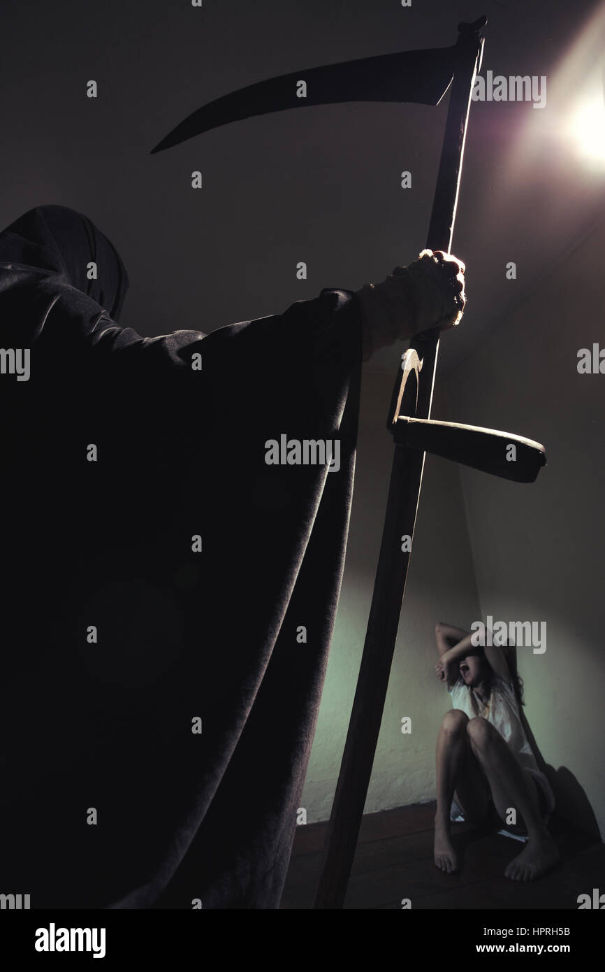 Grim reaper woman hi-res stock photography and images - Alamy