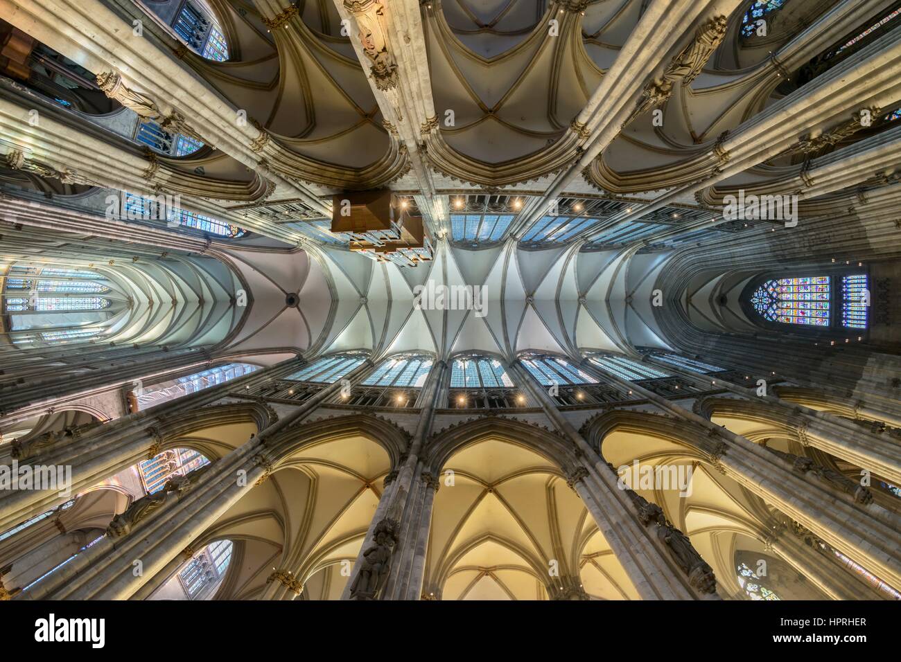 Cologne Cathedral Interior Altar Stock Photos & Cologne Cathedral ...