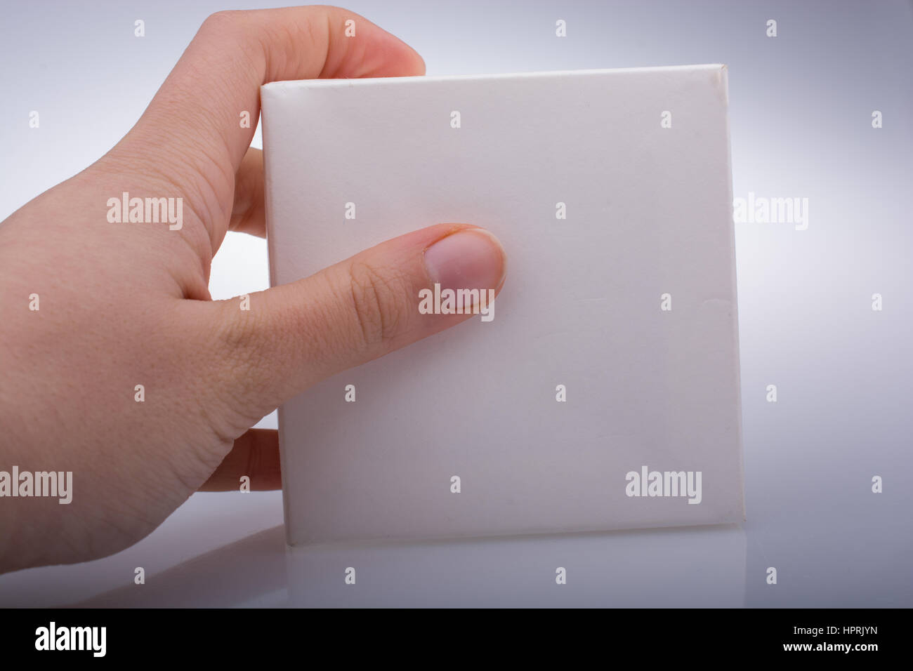 Hand holding a gift box in hand Stock Photo - Alamy
