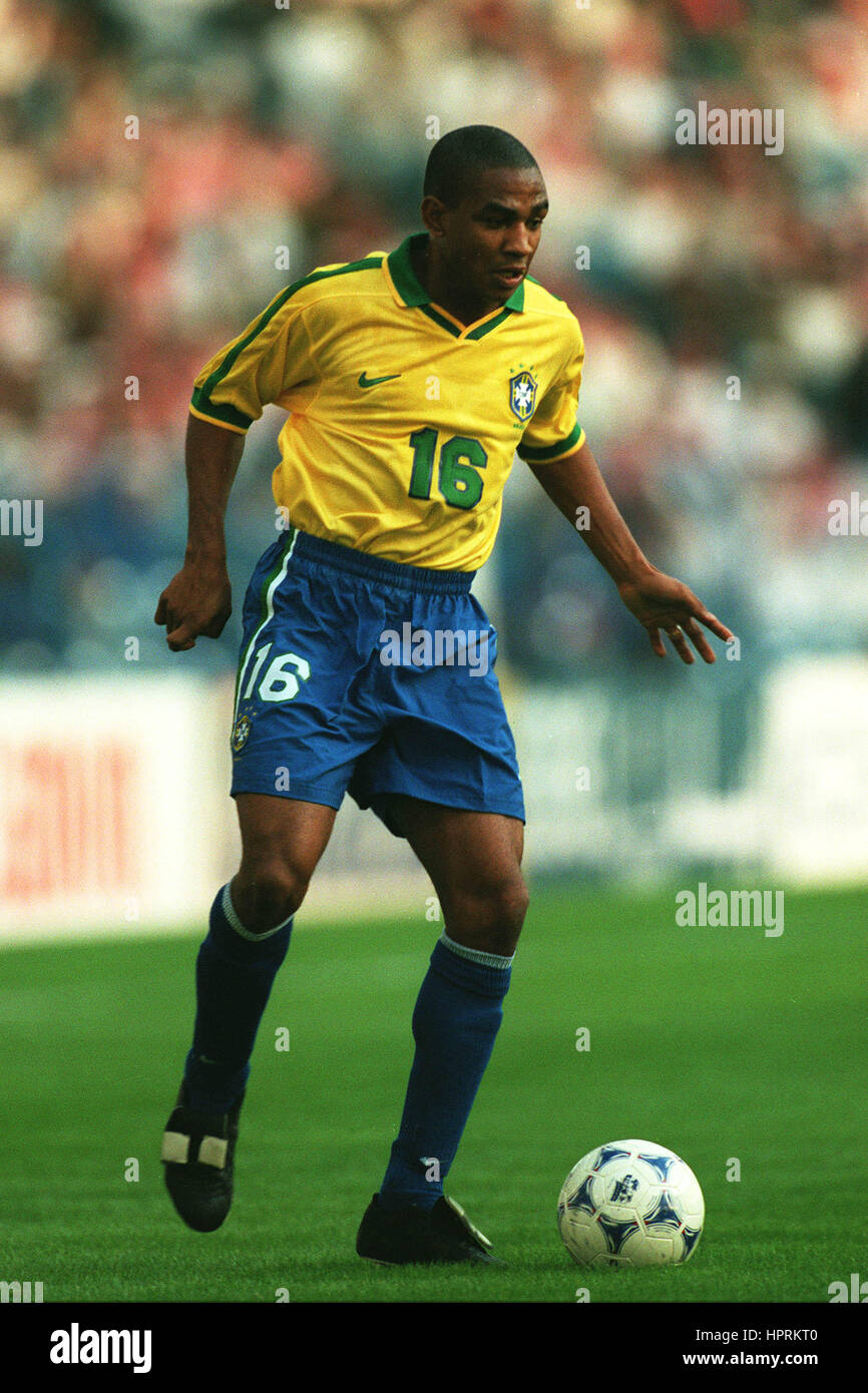 Denilson 1998 hi-res stock photography and images - Alamy