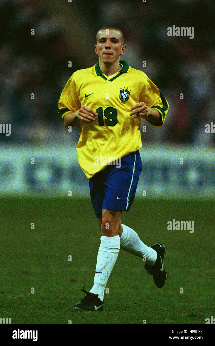 JUNINHO BRAZIL & ATHLETICO MADRID 02 January 1998 Stock Photo - Alamy