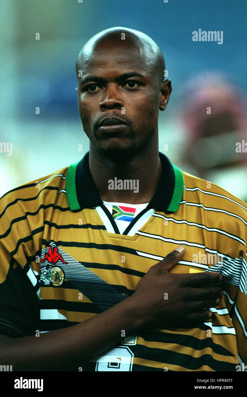 PHIL MASINGA SOUTH AFRICA & LEEDS UNITED FC 08 January 1998 Stock Photo ...