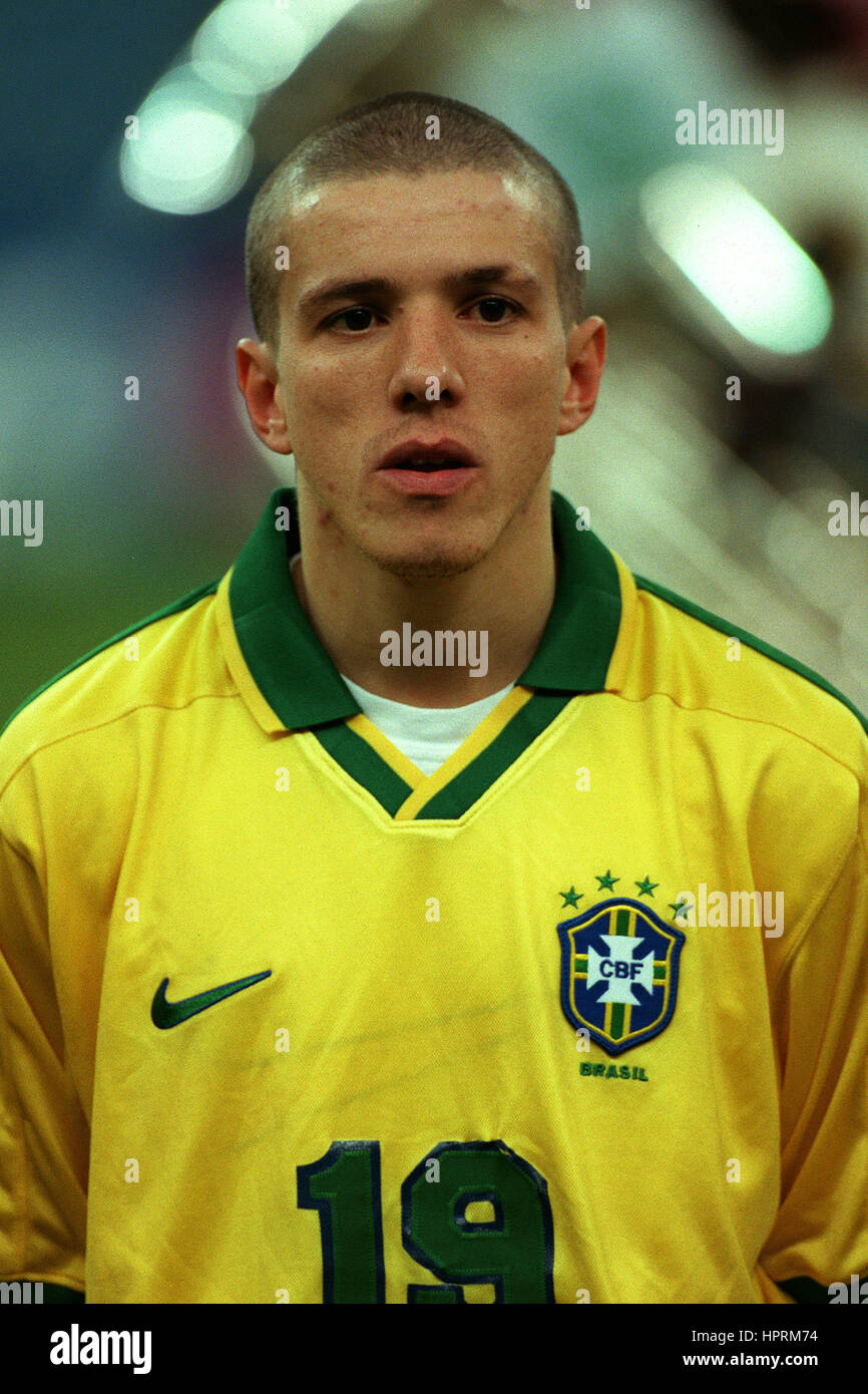 JUNINHO BRAZIL & ATHLETICO MADRID 08 January 1998 Stock Photo - Alamy