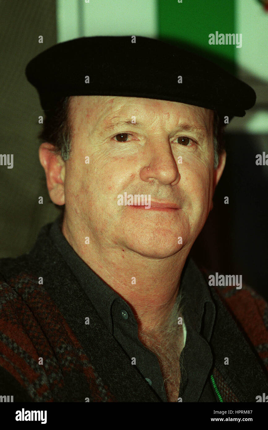 MANUEL LAPUENTE MEXICO FOOTBALL COACH 08 January 1998 Stock Photo - Alamy