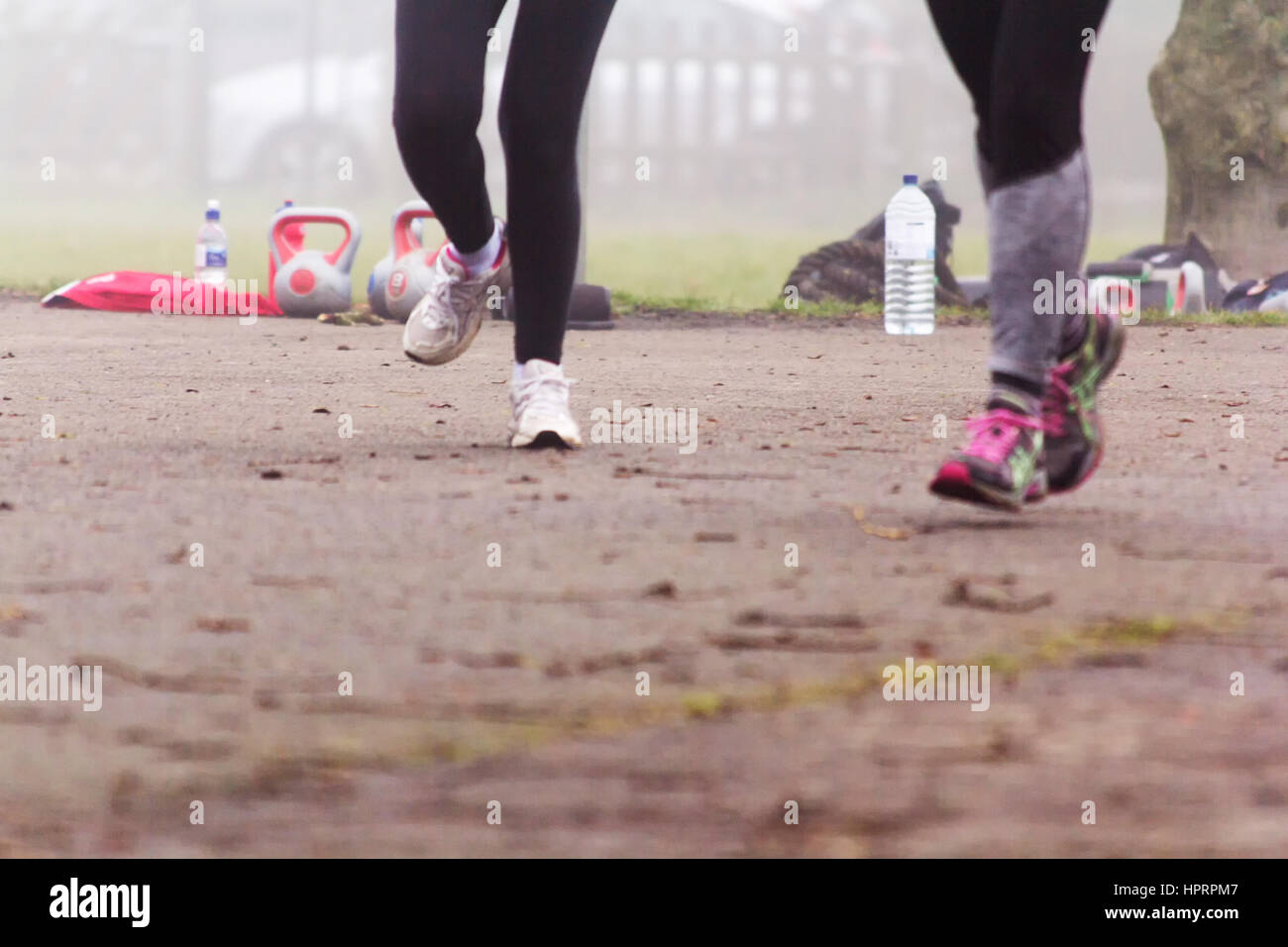 People doing keep fit exercise in the park Stock Photo - Alamy