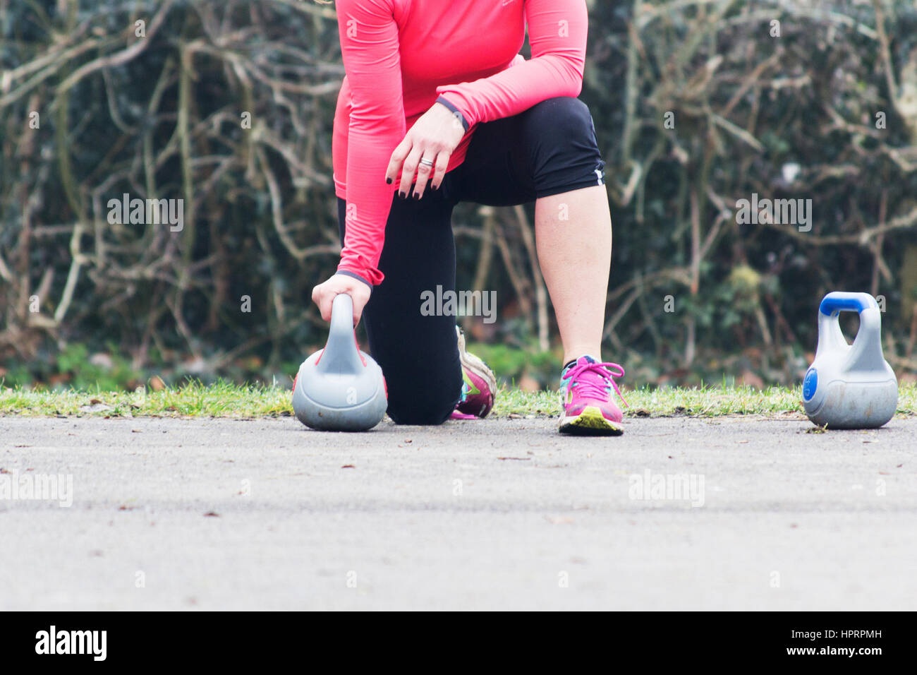 People doing keep fit exercise in the park Stock Photo - Alamy