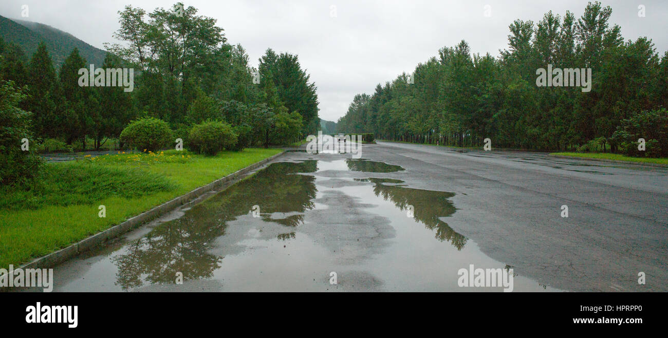 View north along southbound carriageway of highway linking Pyongyang to ...