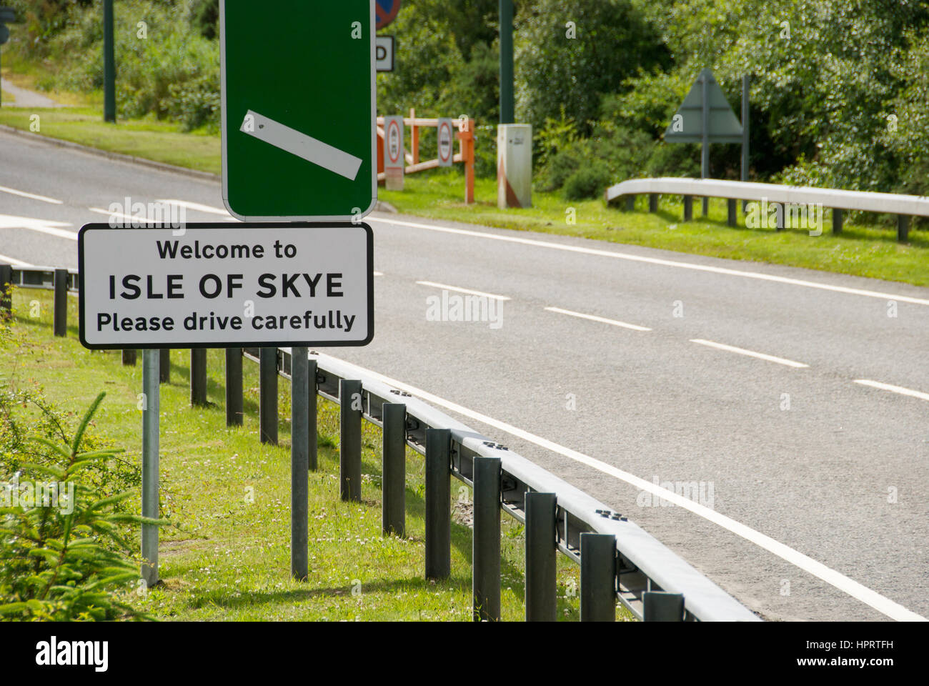 Road sign Welcome to Isle of Skye, Scotland Stock Photo - Alamy