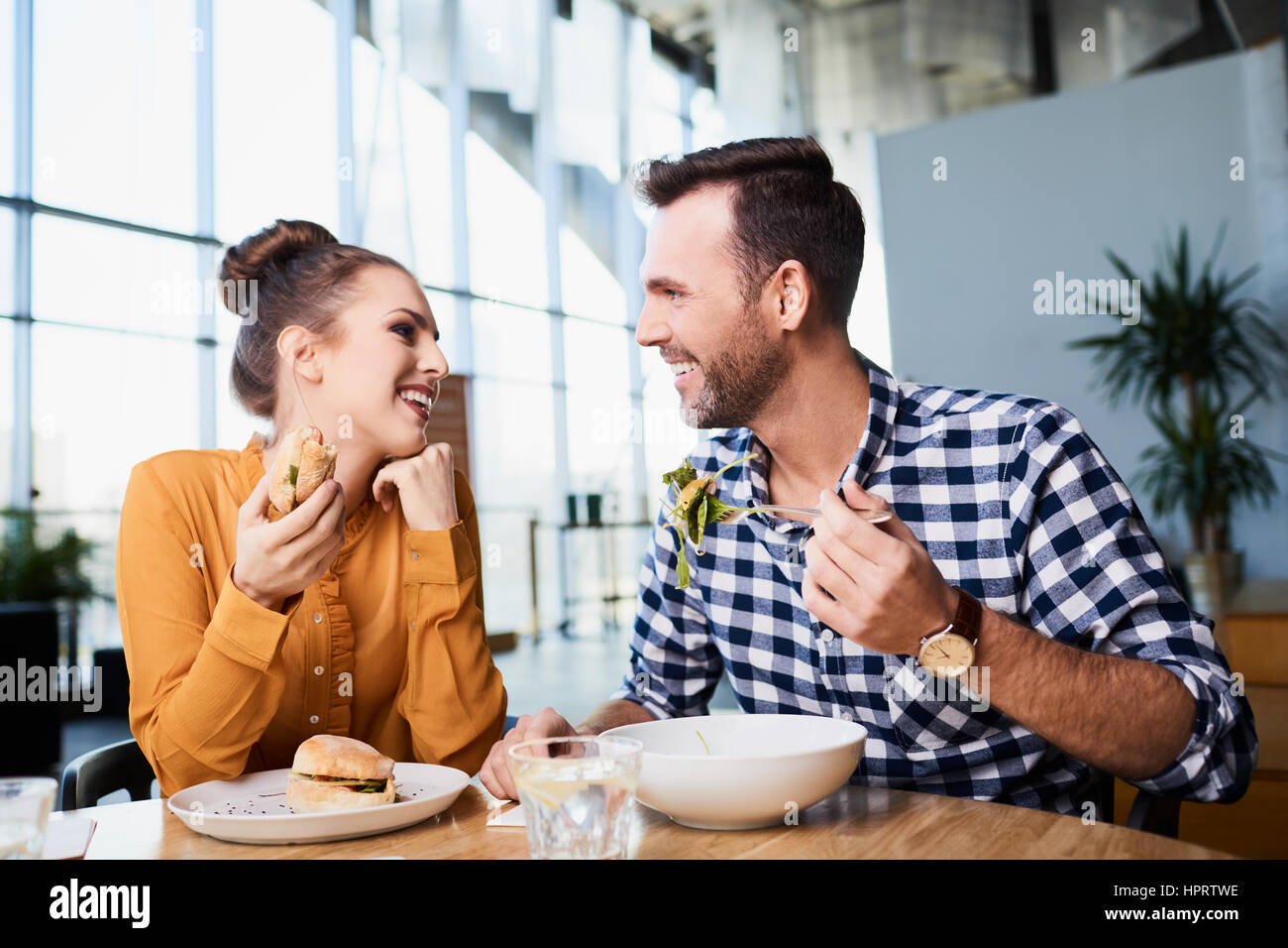 Man eating restaurant attractive hi-res stock photography and images ...