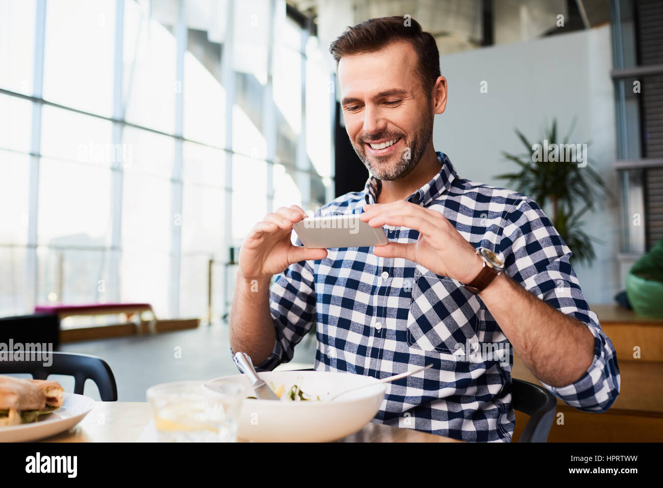 Man eating restaurant attractive hi-res stock photography and images ...