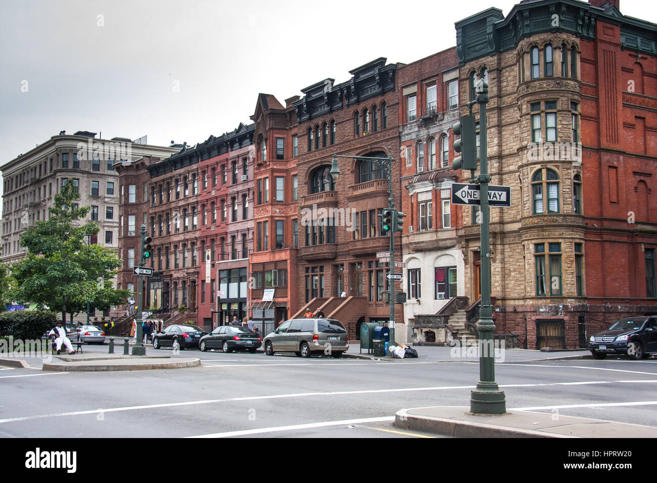 Harlem street signs hi-res stock photography and images - Alamy