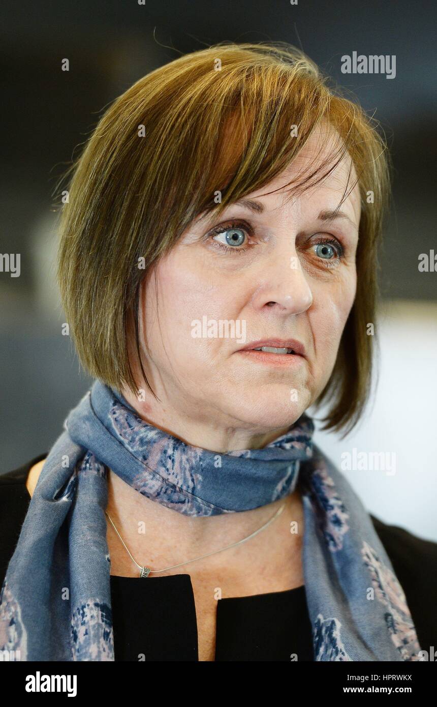 Oliver Dearlove's mother, Joy Wright, speaking at Scotland Yard in ...