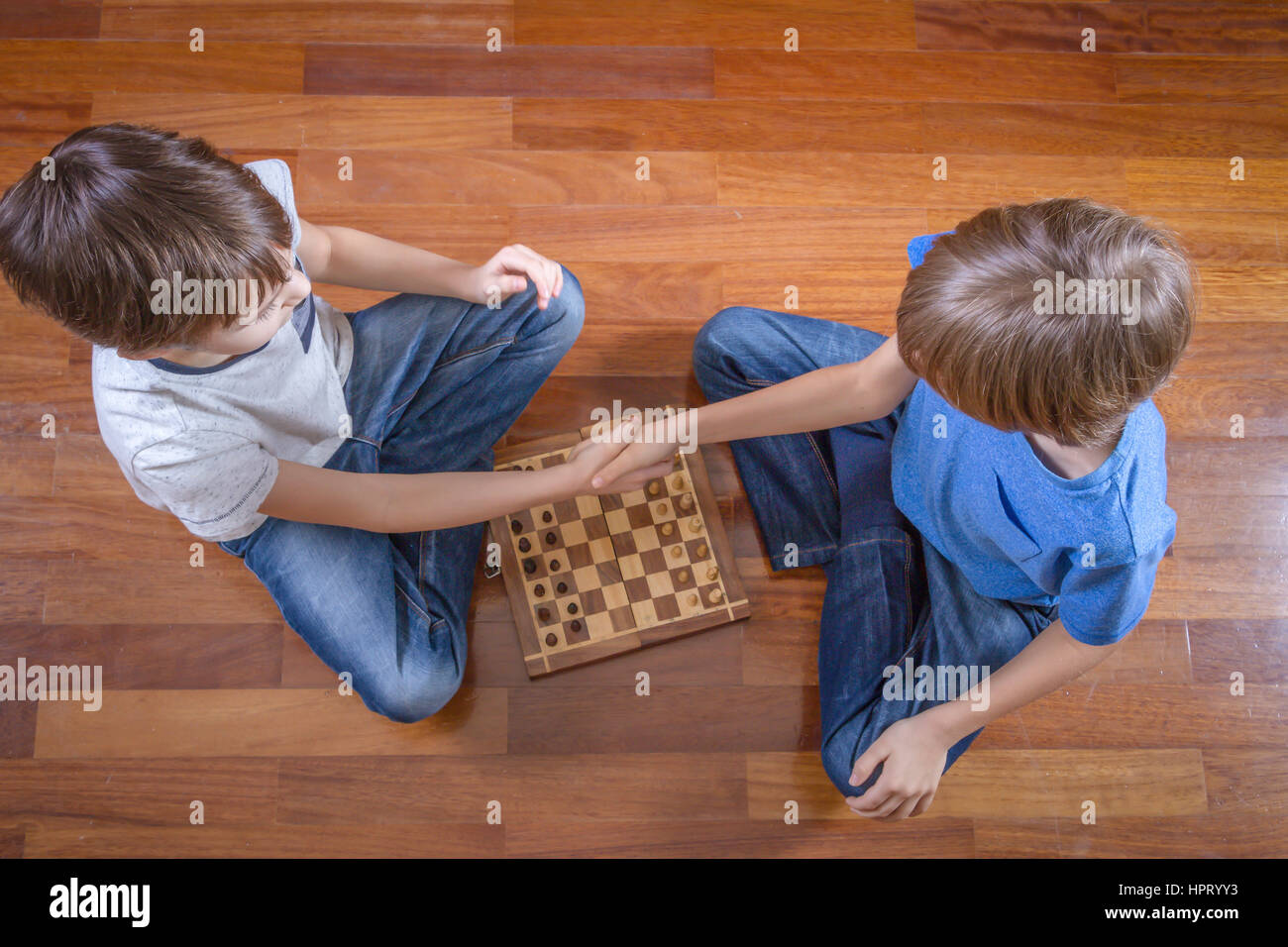 Kids shaking hands game hi-res stock photography and images - Alamy