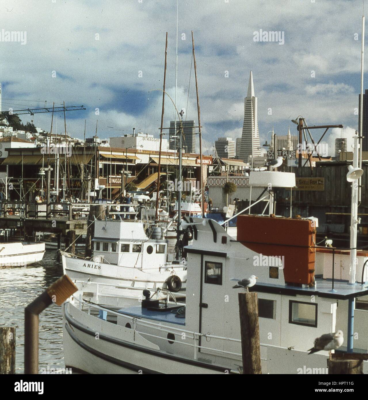 1979 ships hi-res stock photography and images - Alamy