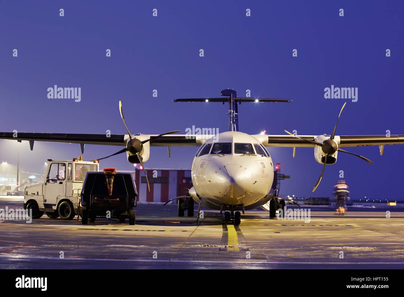 The ground crew is preparing the aircraft for take off Stock Photo - Alamy