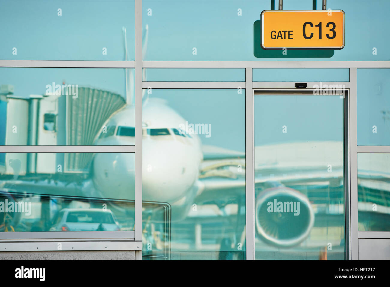 Airport boarding gate door hi-res stock photography and images - Alamy