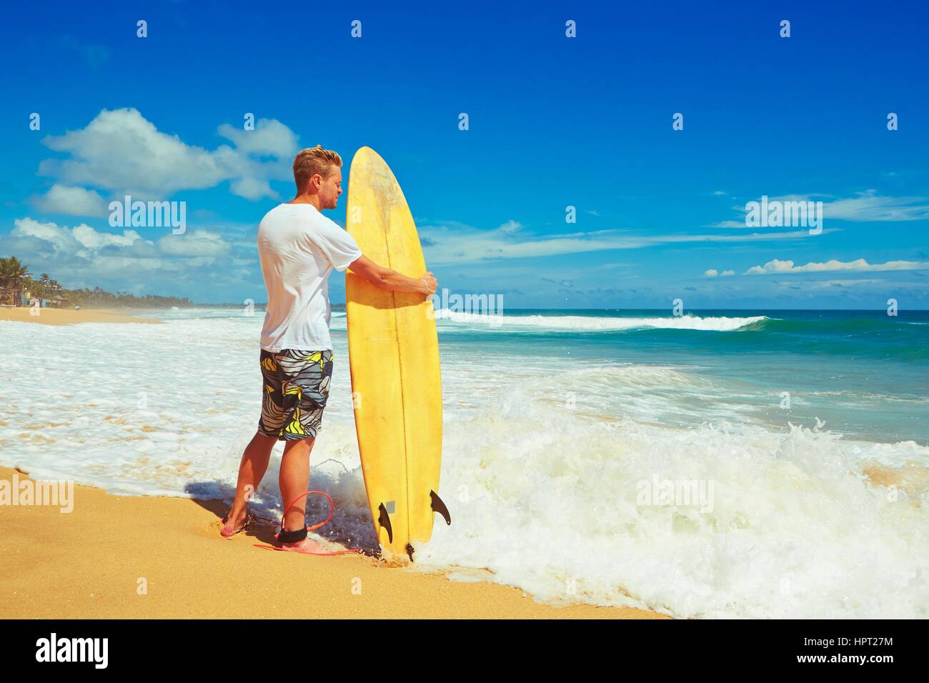 Man with surfboard hi-res stock photography and images - Alamy