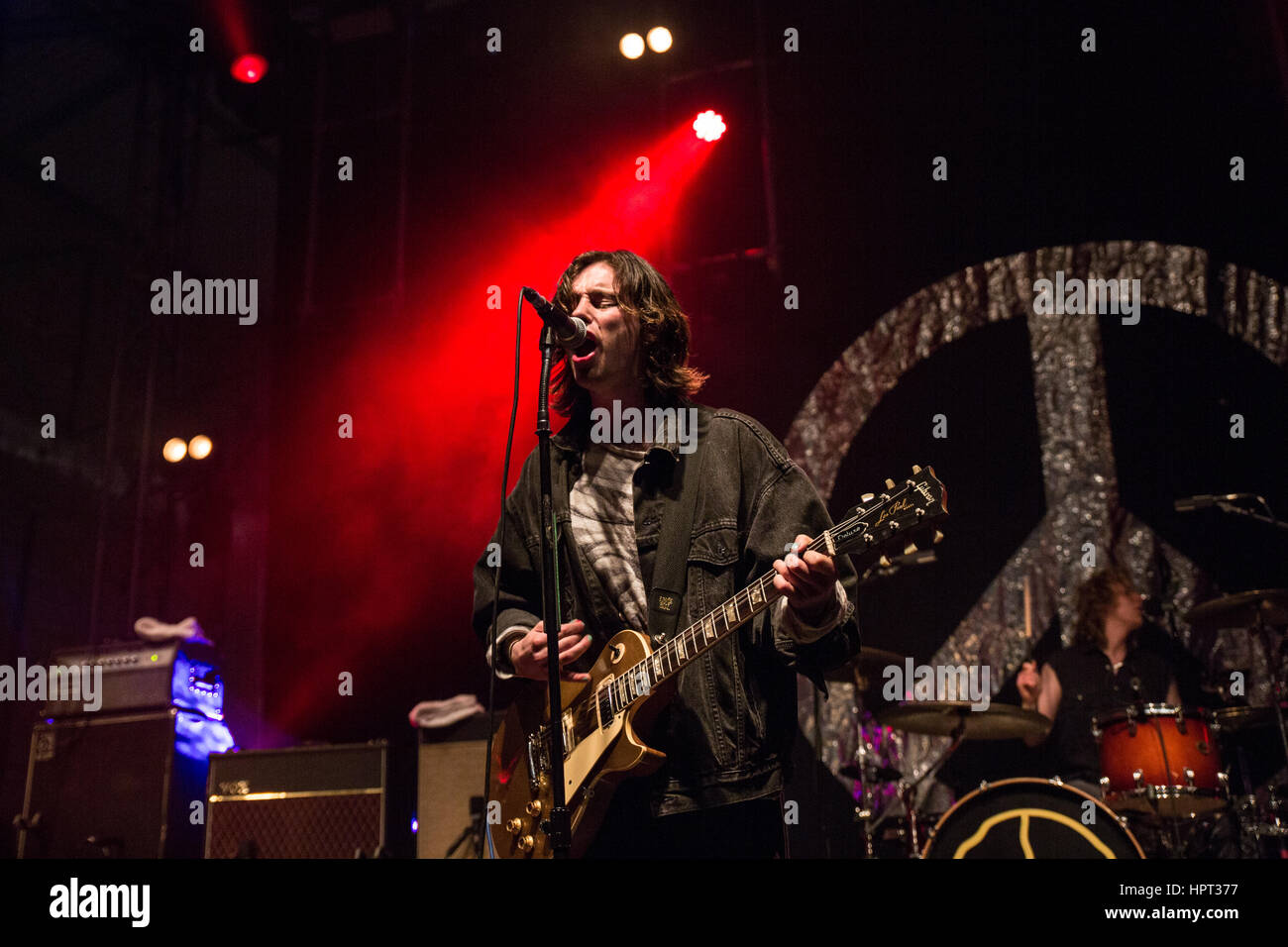 Peace concert hi-res stock photography and images - Alamy