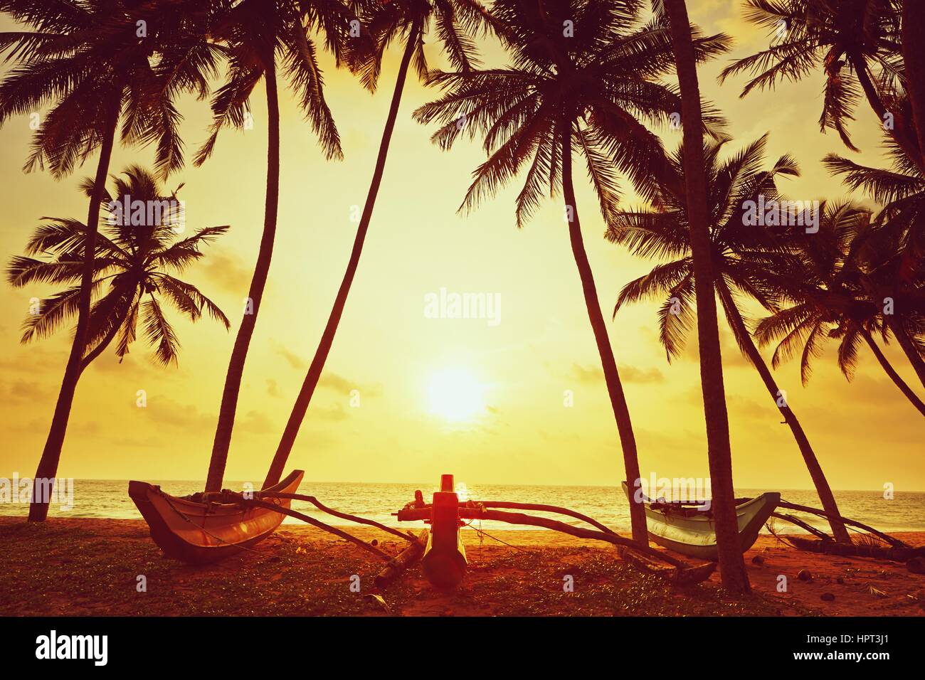 Sunny travel idyllic shore beach hi-res stock photography and images ...