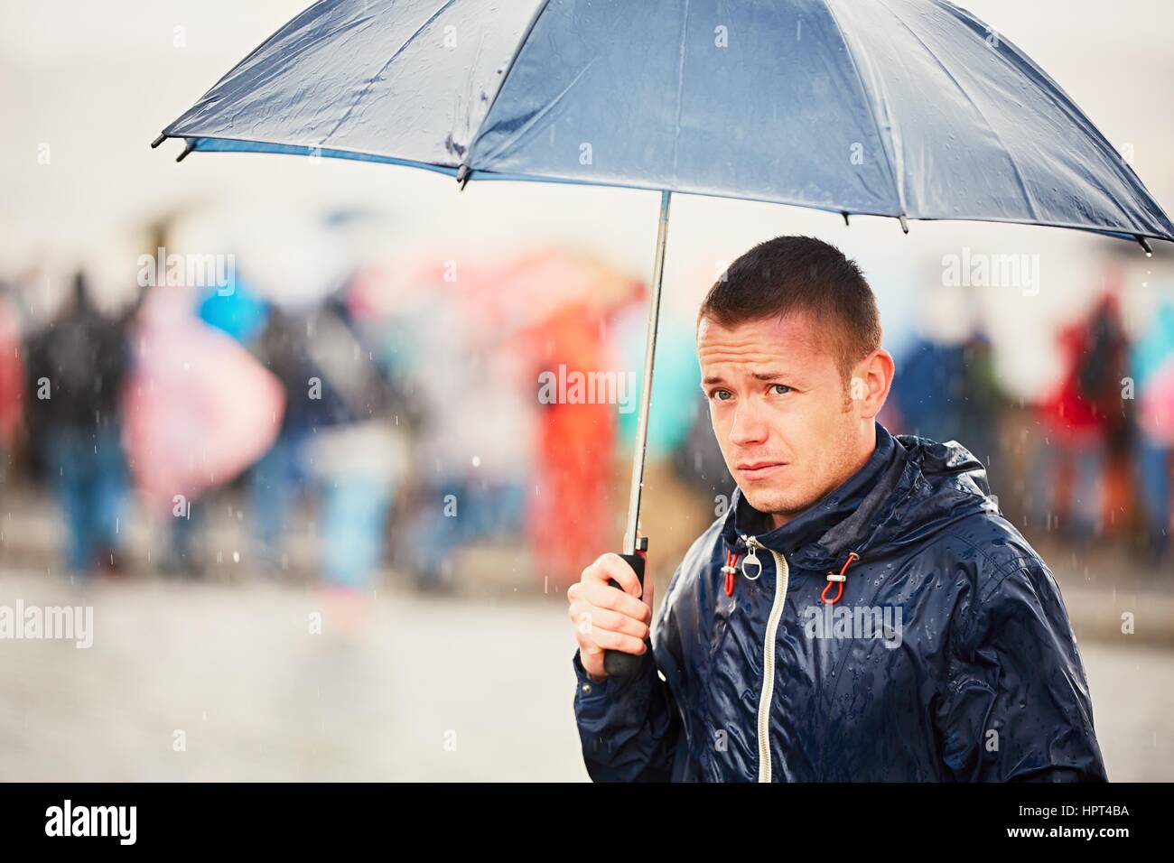 People rain rainy weather crowd hi-res stock photography and images - Alamy