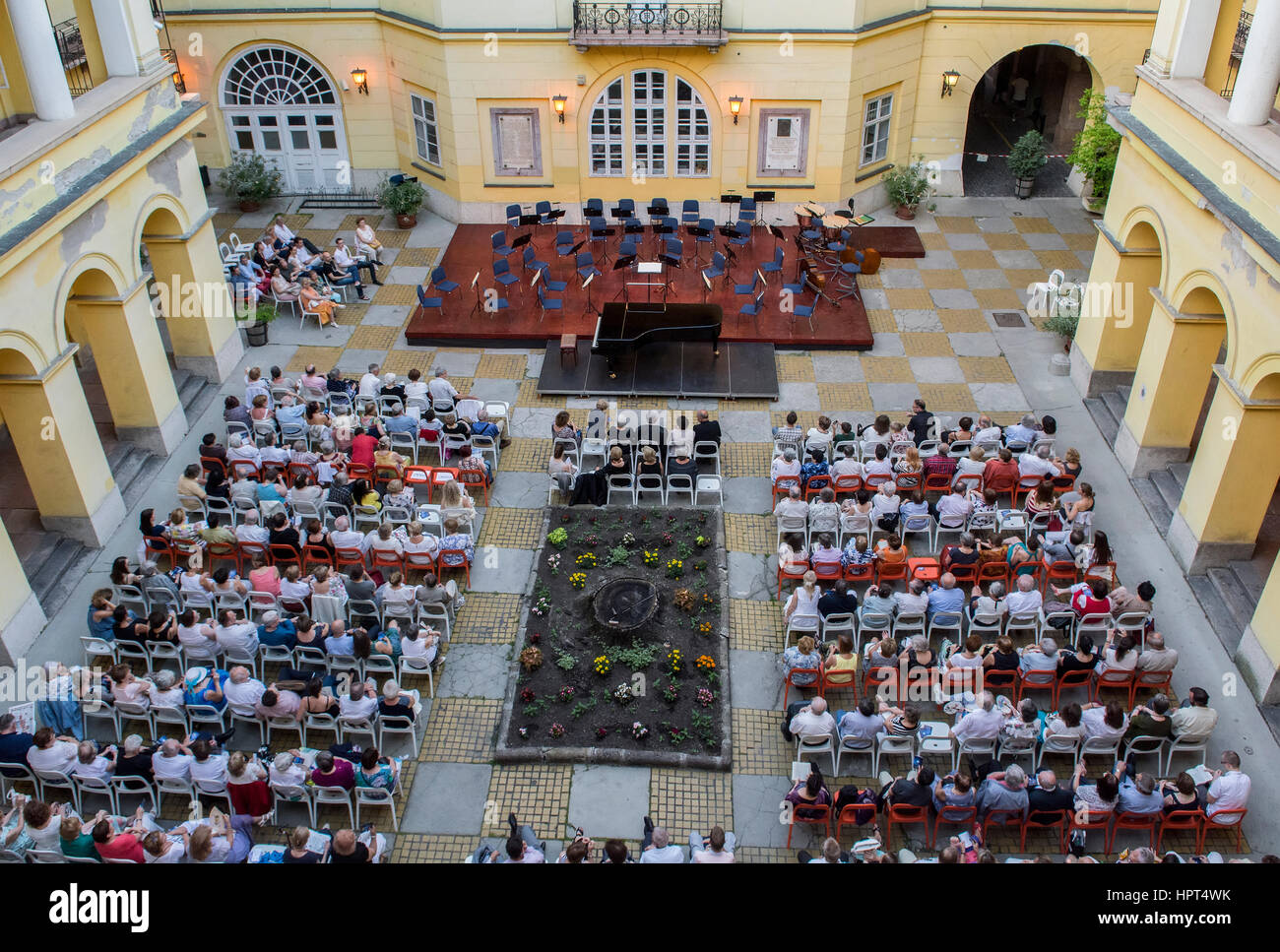 Open air auditorium hi-res stock photography and images - Alamy