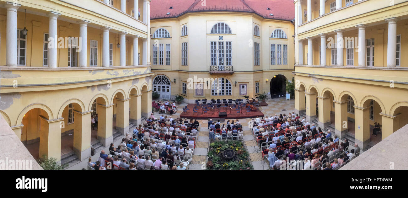 Open air auditorium hi-res stock photography and images - Alamy