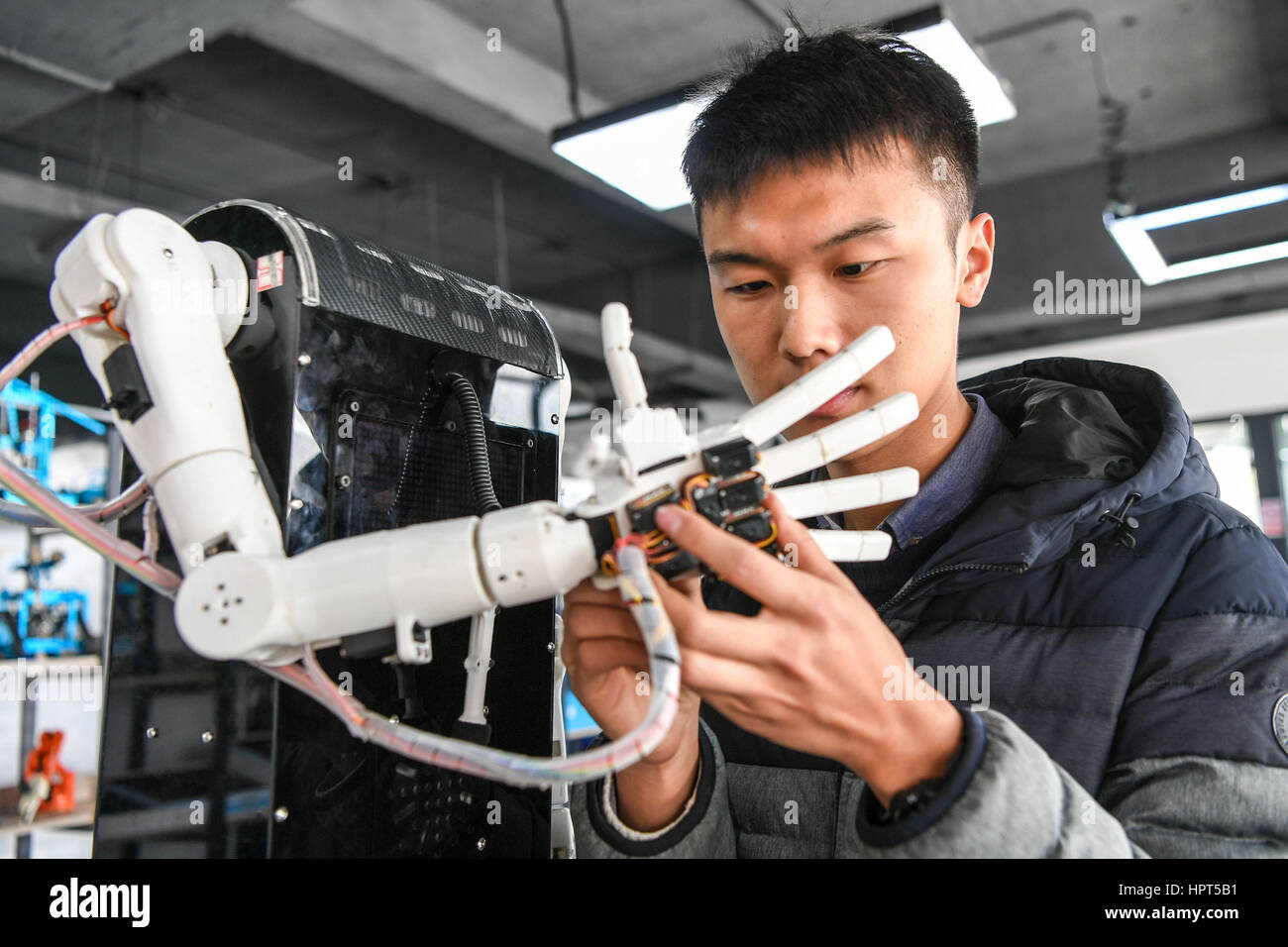 Makerspace hi-res stock photography and images - Alamy