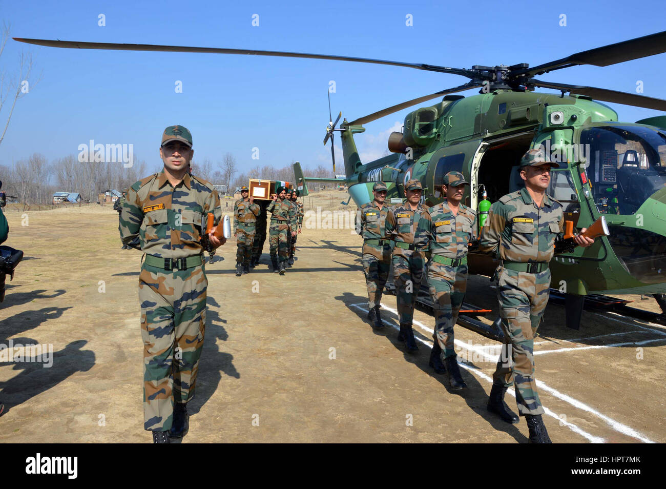 Indian army soldiers carry body hi-res stock photography and images - Alamy