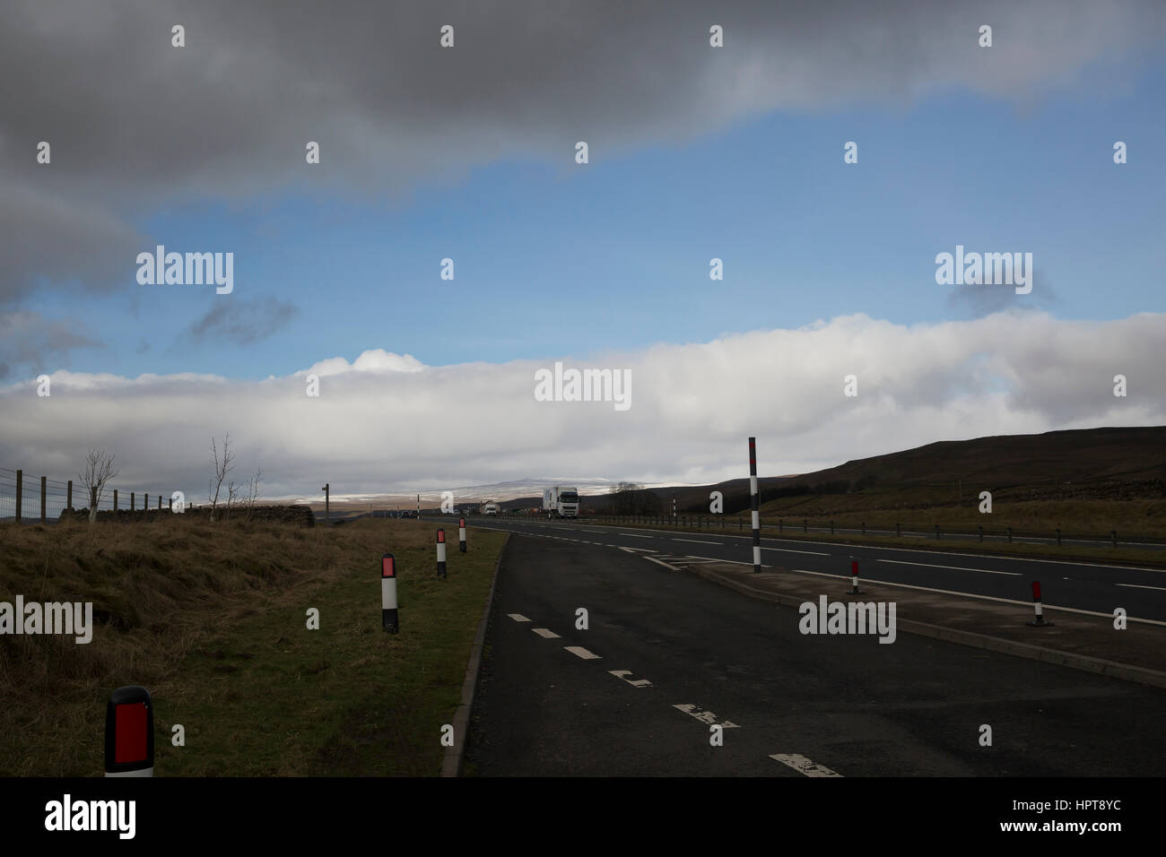 Brough, UK. 24th Feb, 2017. Calmer weather with blue skies over the A66 ...