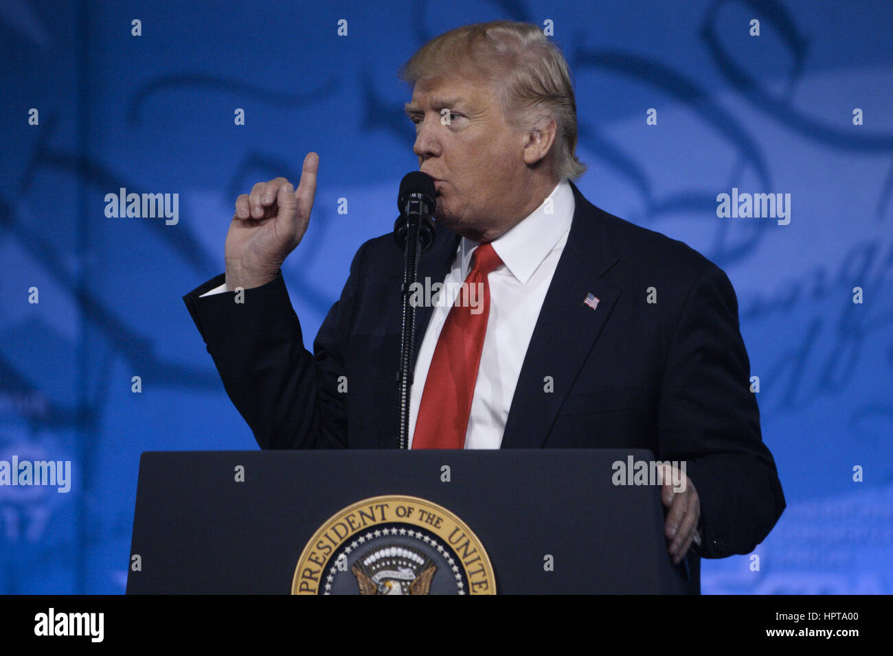 Donald trump pointing finger hi-res stock photography and images - Alamy