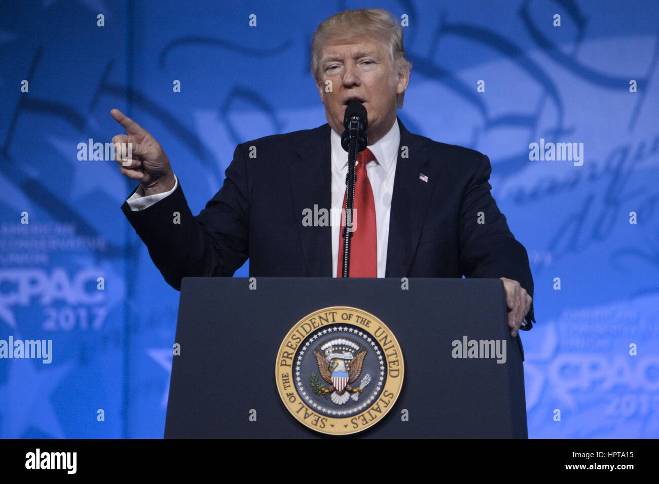 Donald trump pointing finger hi-res stock photography and images - Alamy
