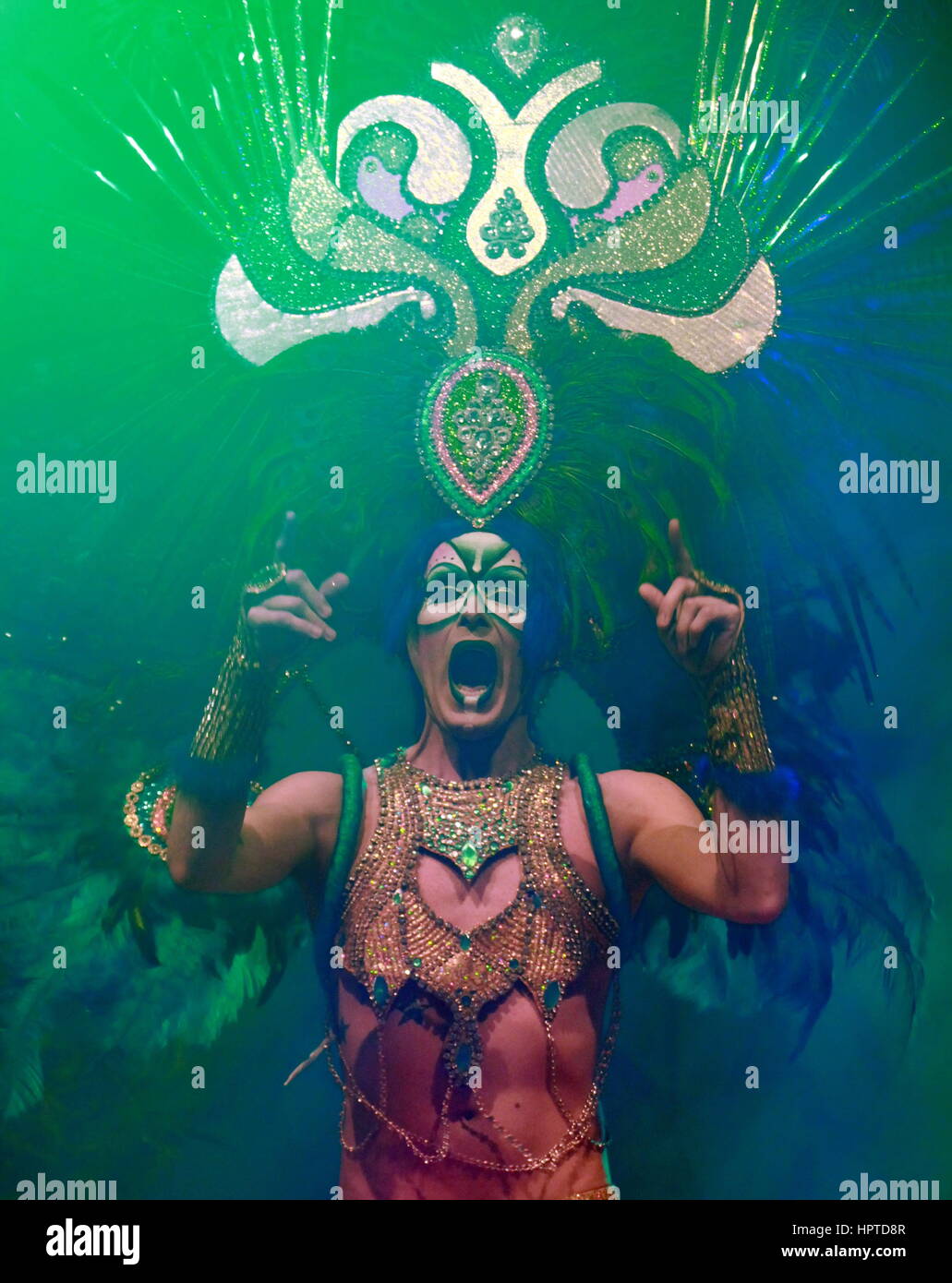 Drag queen contest hi-res stock photography and images - Alamy