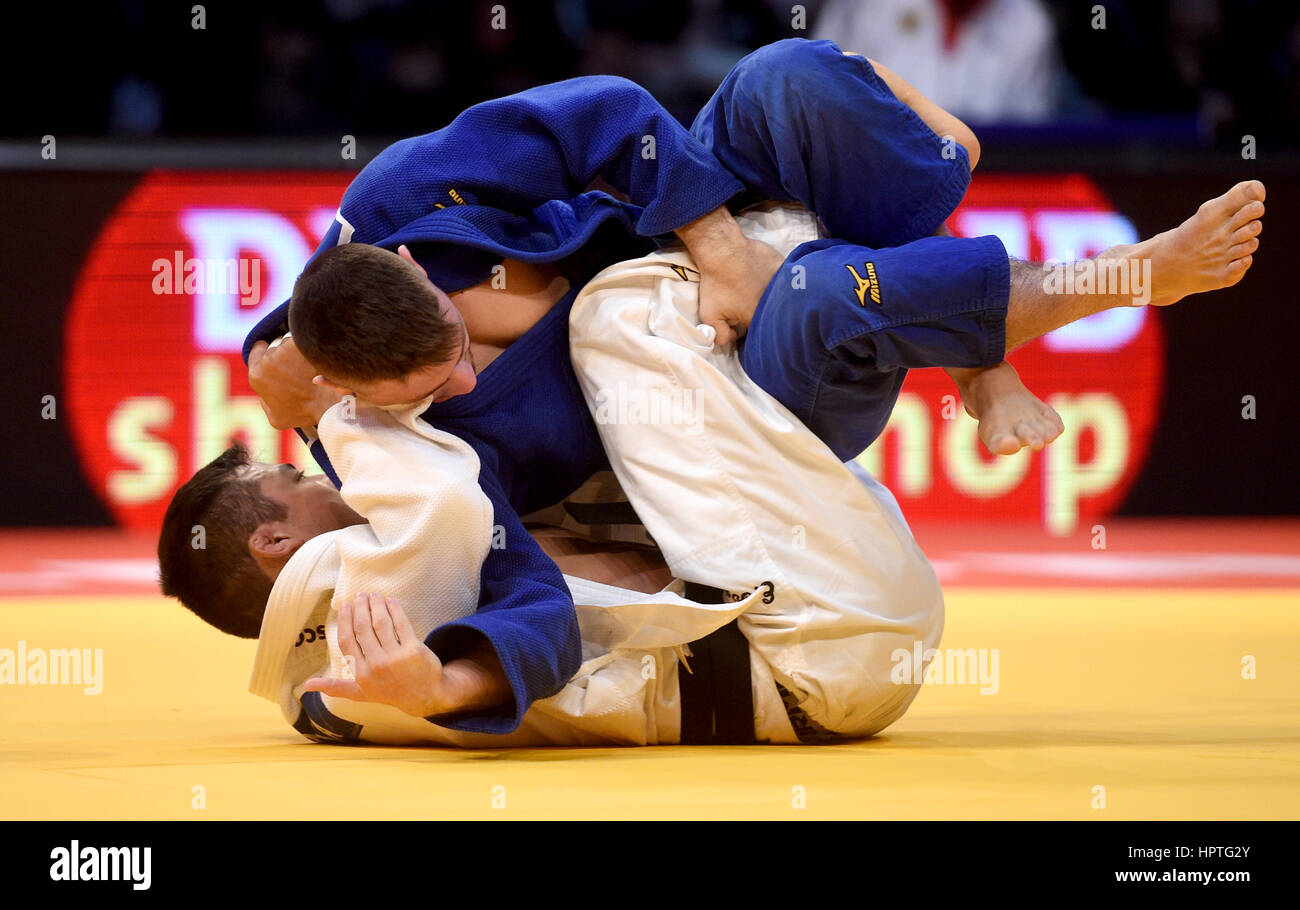Duesseldorf, Germany. 25th Feb, 2017. Eduardo Barbosa (white, Brazil ...