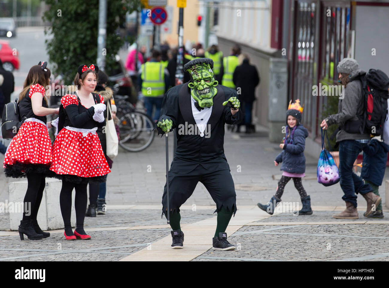 Osnabrueck, Germany. 25th Feb, 2017. Carnival revelers dressed as ...