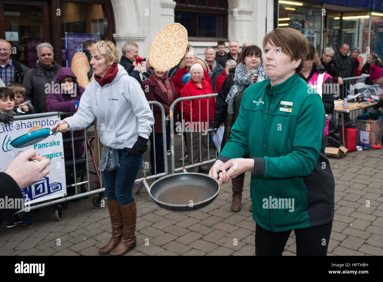 Flipping a pancake hi-res stock photography and images - Alamy