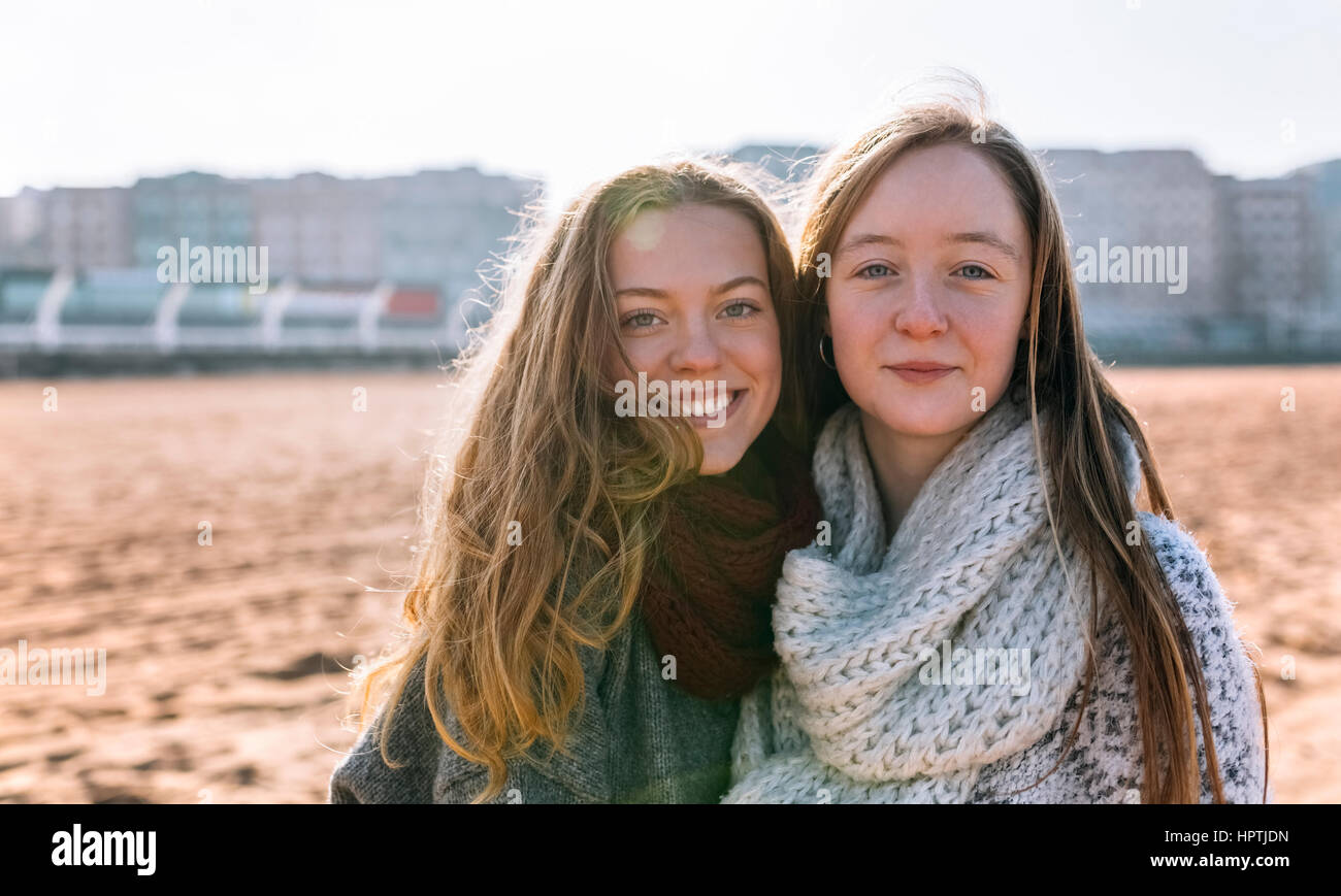 Portrait of two best friends on the beach Stock Photo - Alamy