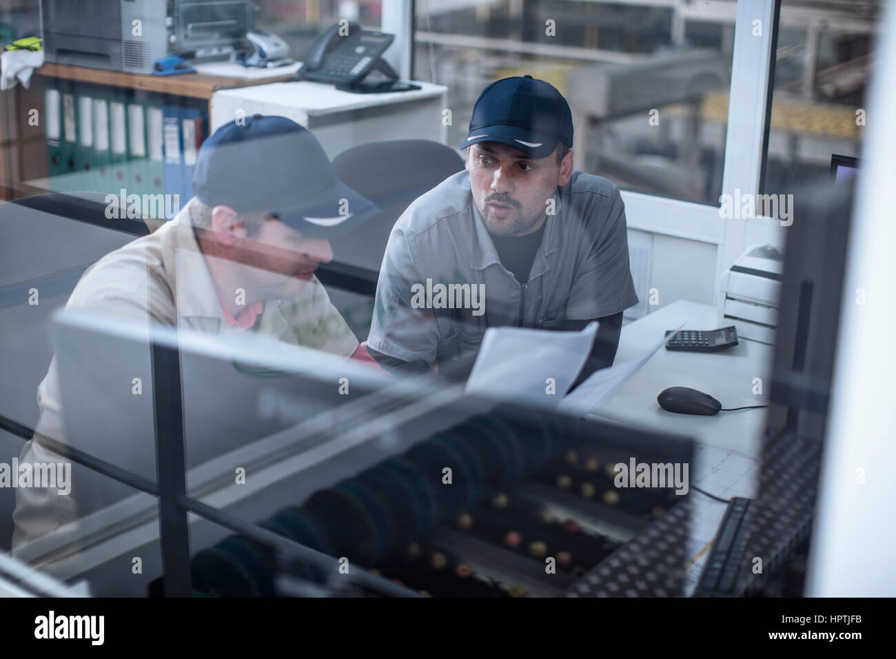 Office factory hi-res stock photography and images - Alamy