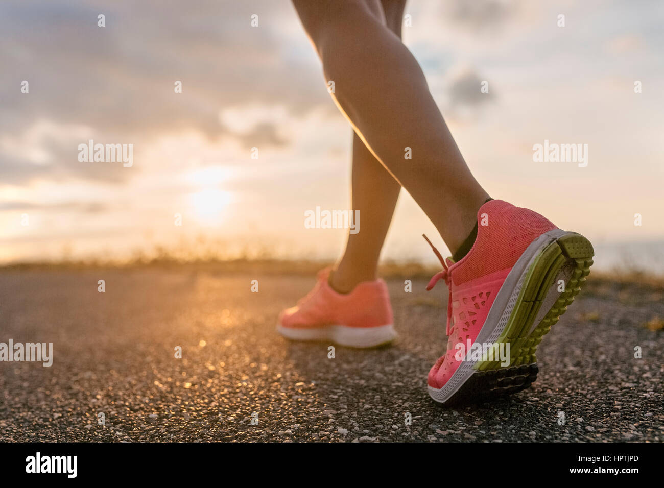 Legs of a running woman 20 30 years hi-res stock photography and images ...