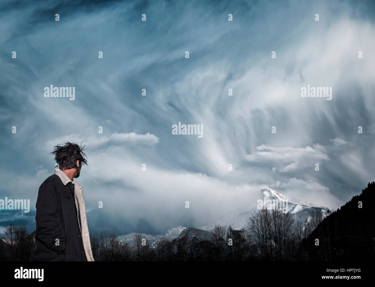 Watching clouds move hi-res stock photography and images - Alamy