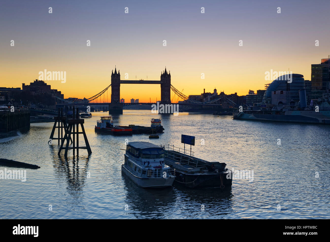 River thames silhouette bridge london hi-res stock photography and ...