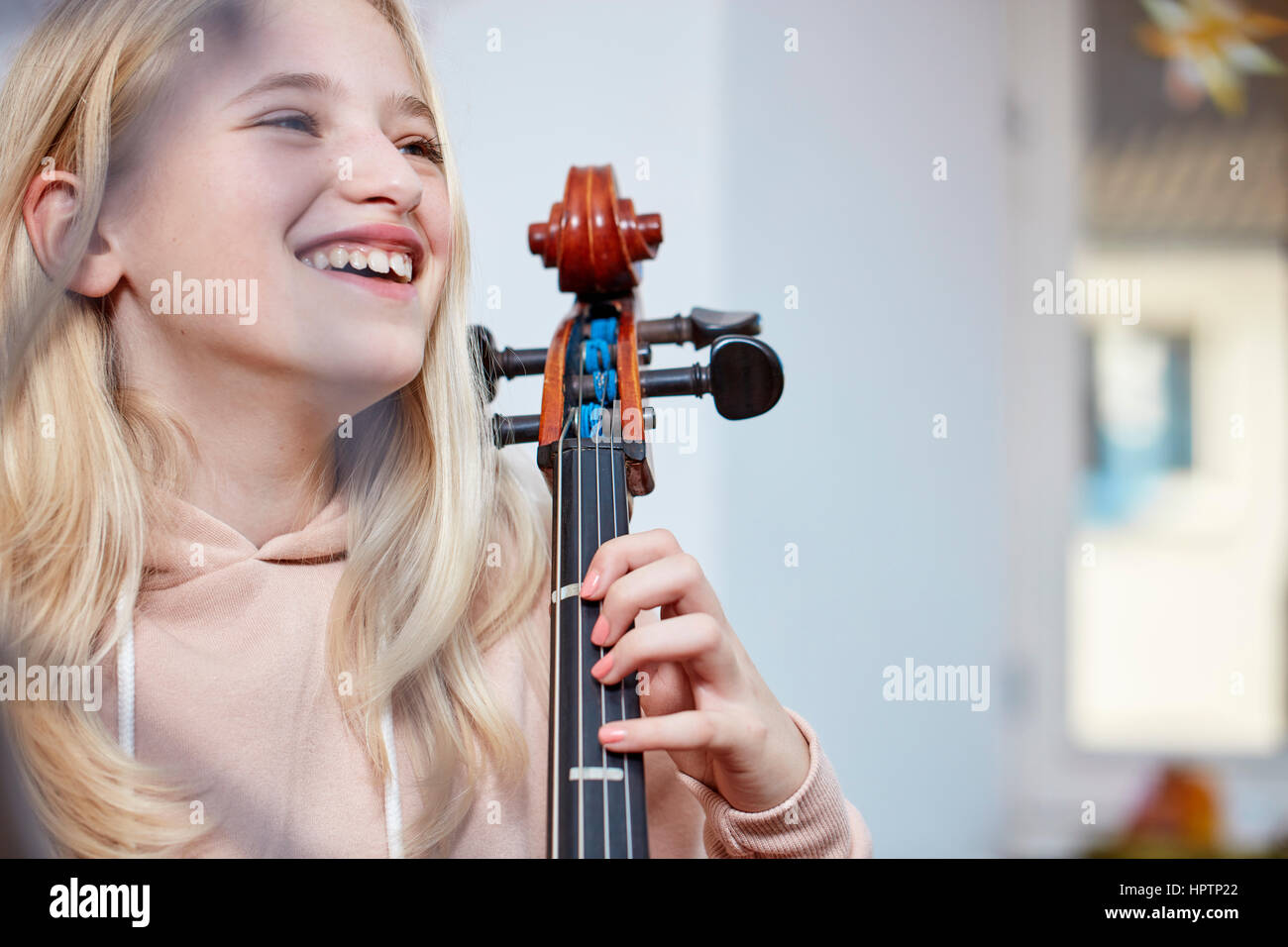 Cello head hi-res stock photography and images - Alamy