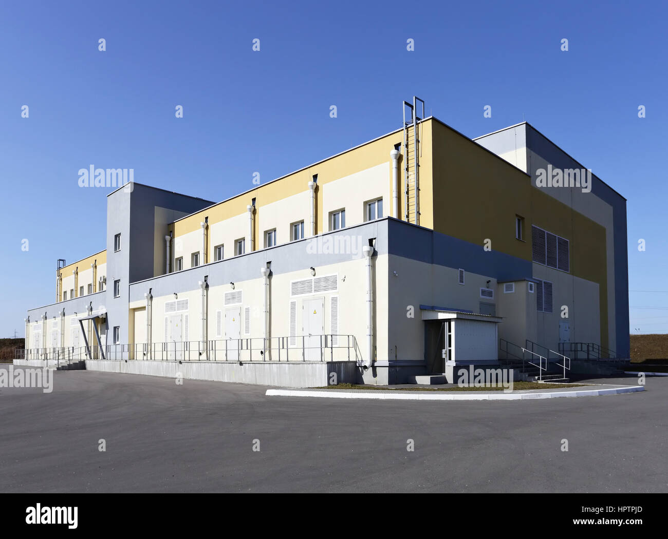 Closed type power plant whole building general view Stock Photo - Alamy